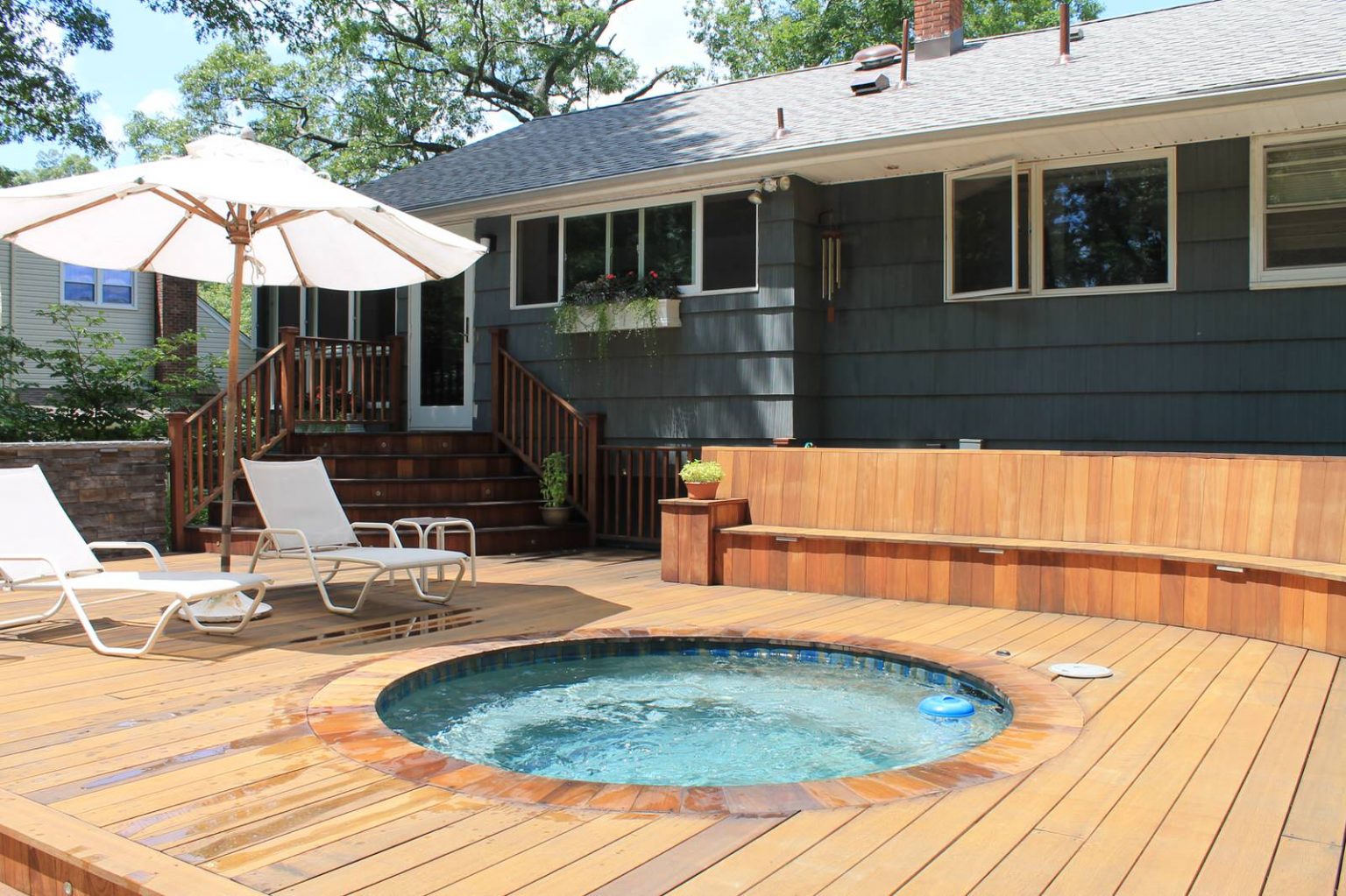 7 Best Deck Colors for Grey House That You Must Choose – JimenezPhoto
