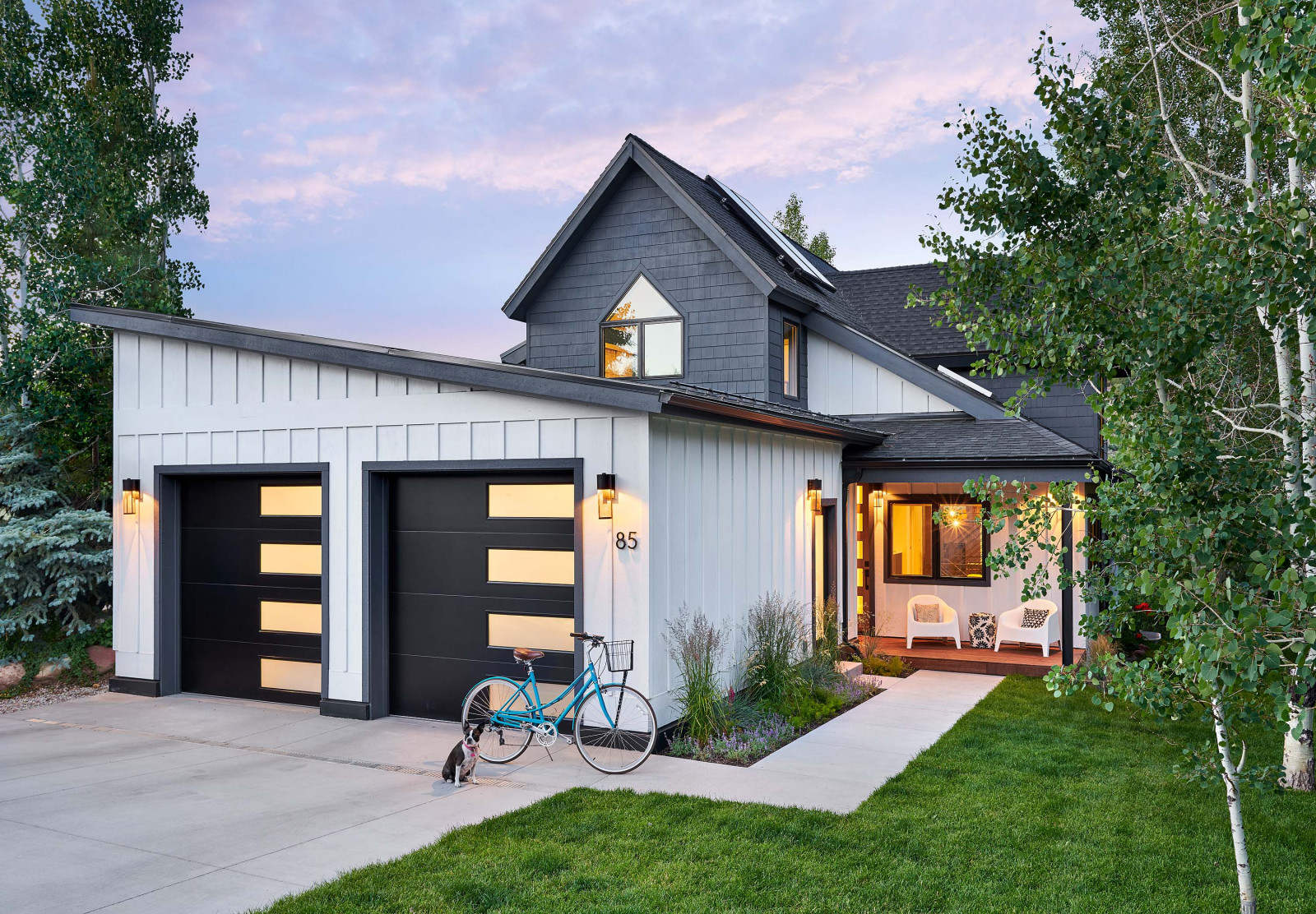 10 Attractive Garage in front of House Designs for Both Functions and ...