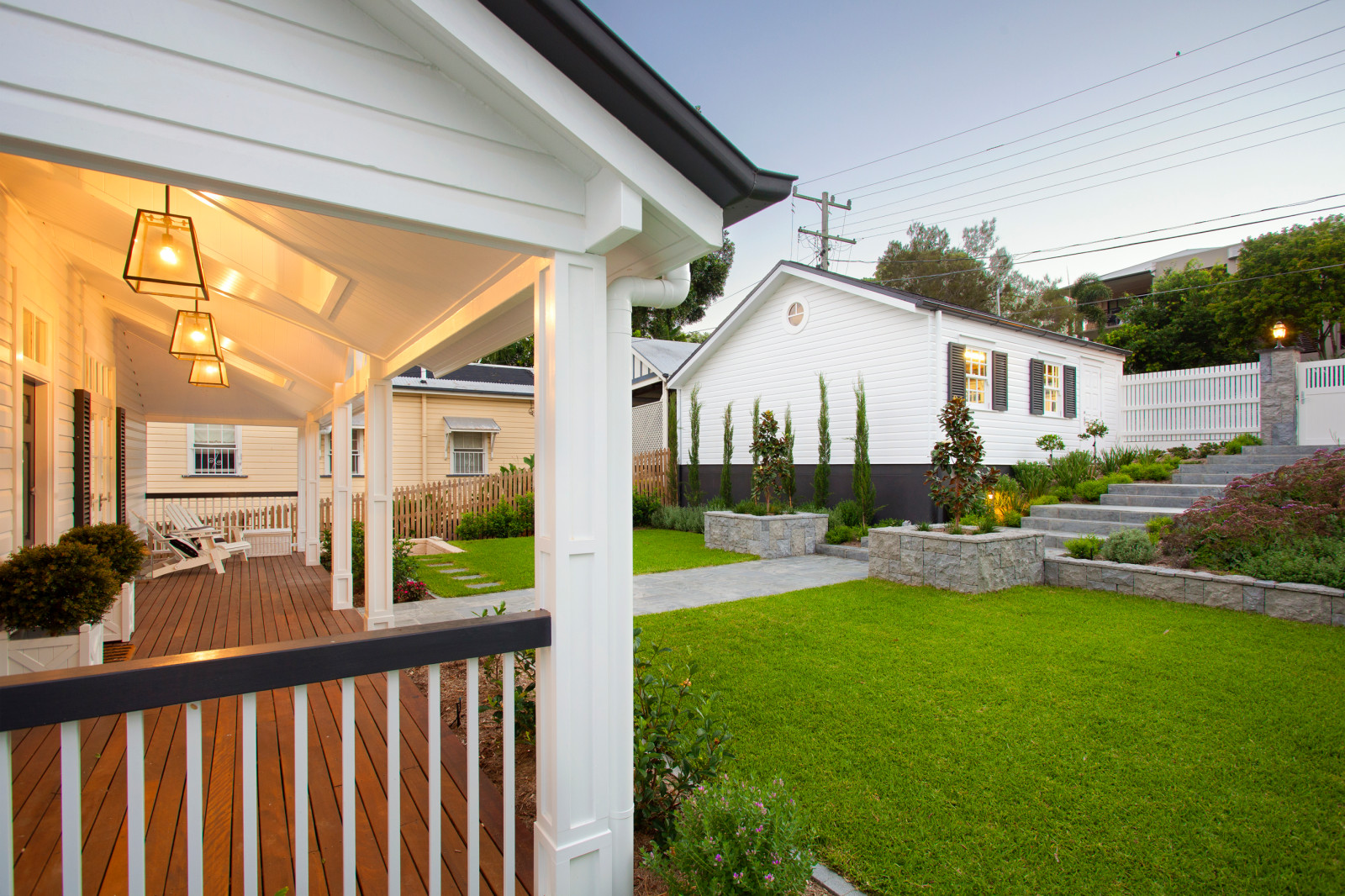 10 Attractive Garage in front of House Designs for Both Functions and ...