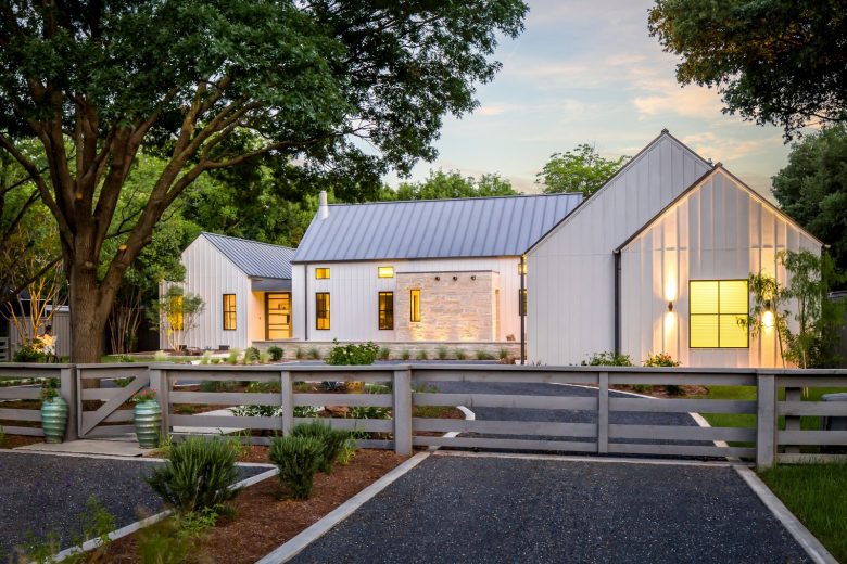 8 Attractive and Recommended Farmhouse Exterior Paint Colors for Your ...