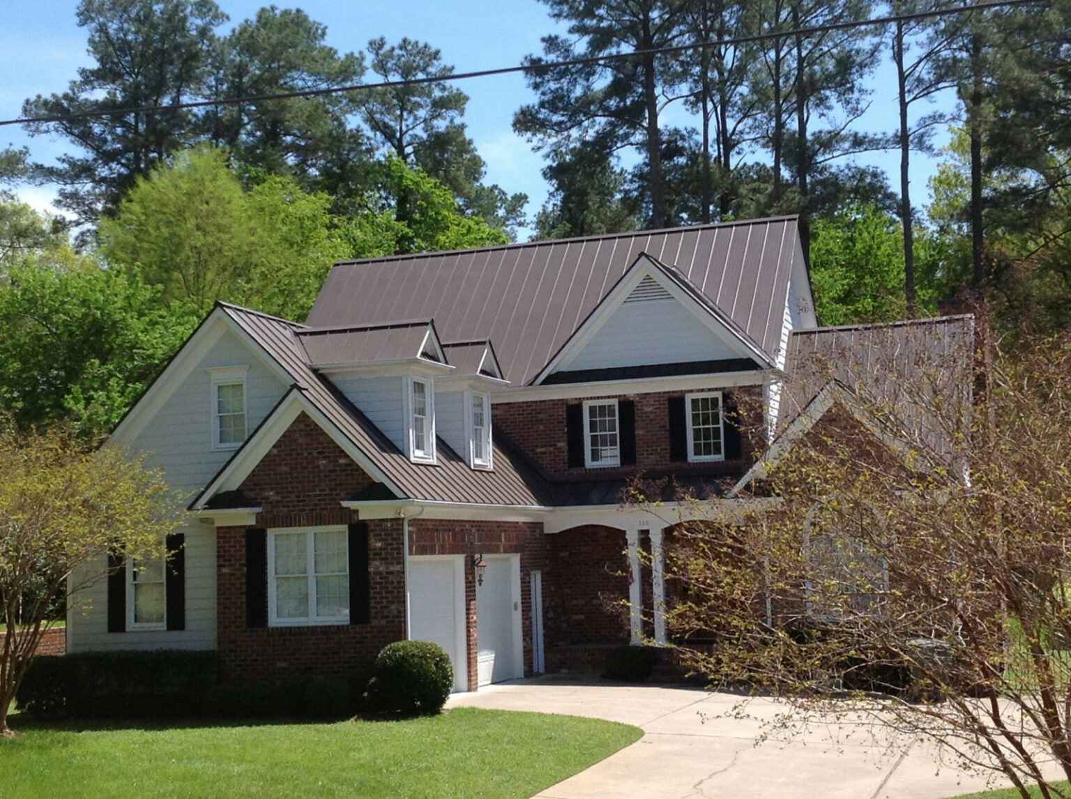 10 Burnished Slate Metal Roof ideas for Stunning Home Exterior Design ...