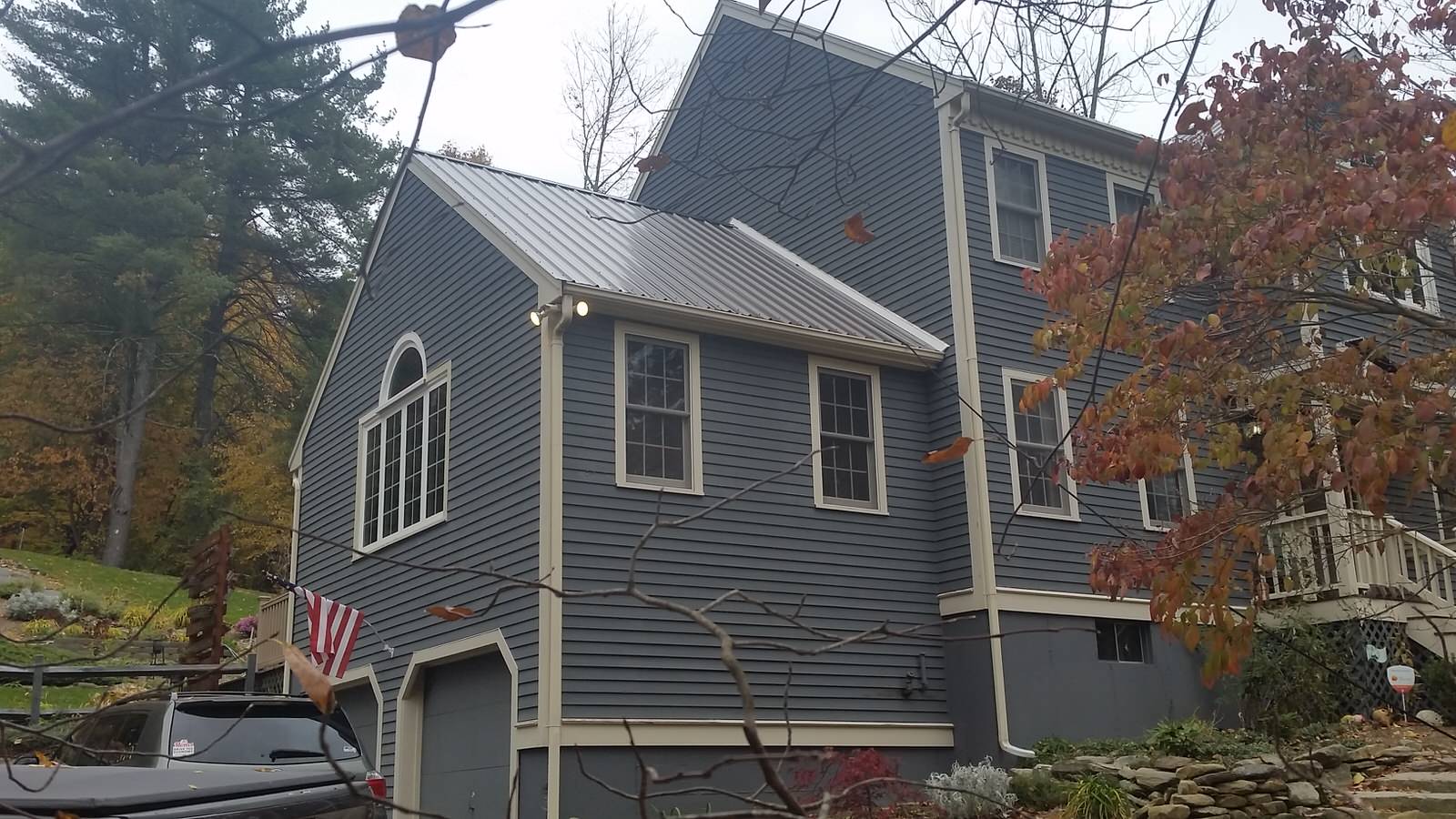 10 Burnished Slate Metal Roof ideas for Stunning Home Exterior Design ...